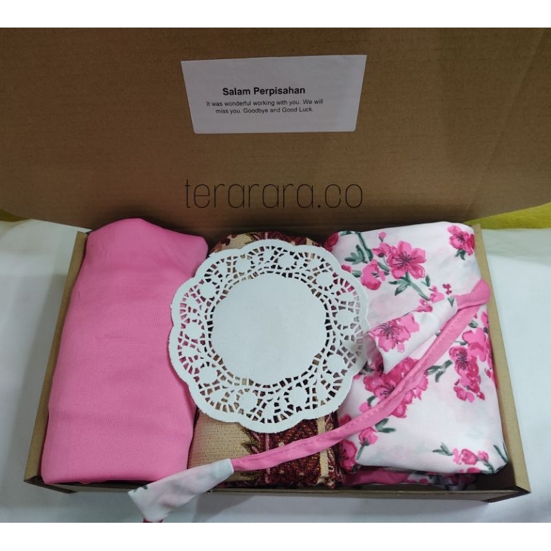 Giftbox Telekung Dan Sejadah / Hadiah Harijadi/ Hadiah Hari Guru ...