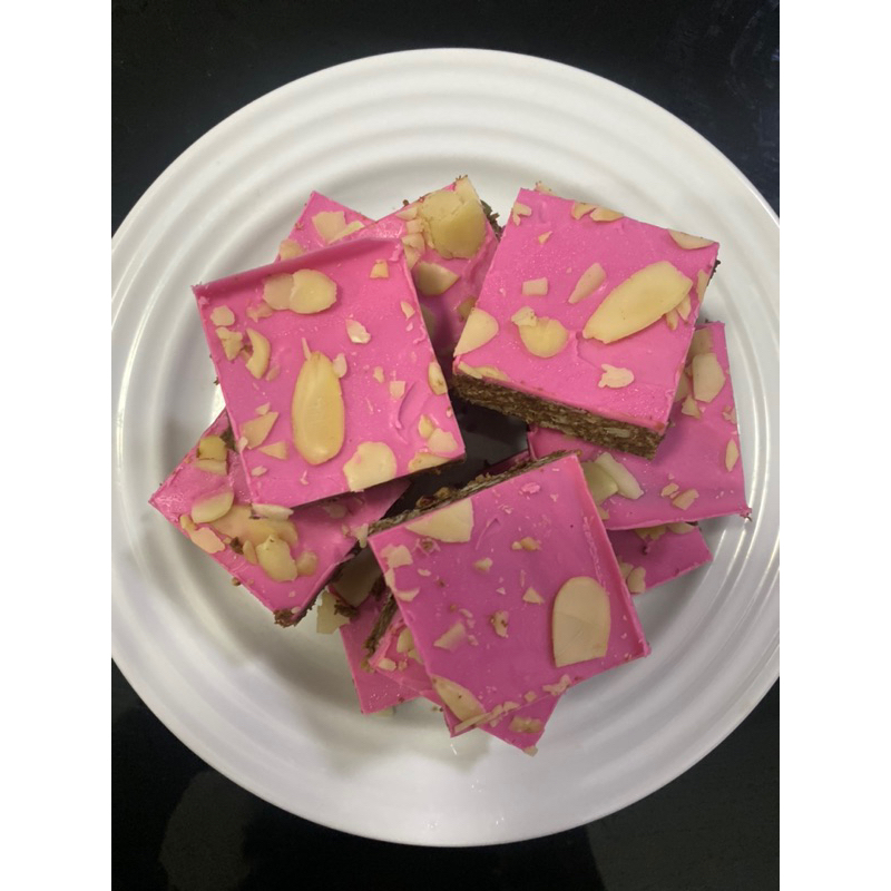 Protein bar snacking sihat (strawberry topping only) | Shopee Malaysia
