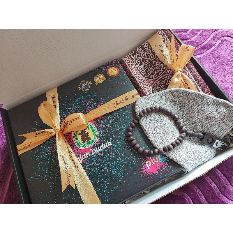 Hadiah Hari Bapa Gift box Kain Pelikat Gajah Duduk dan Sejadah | Shopee ...