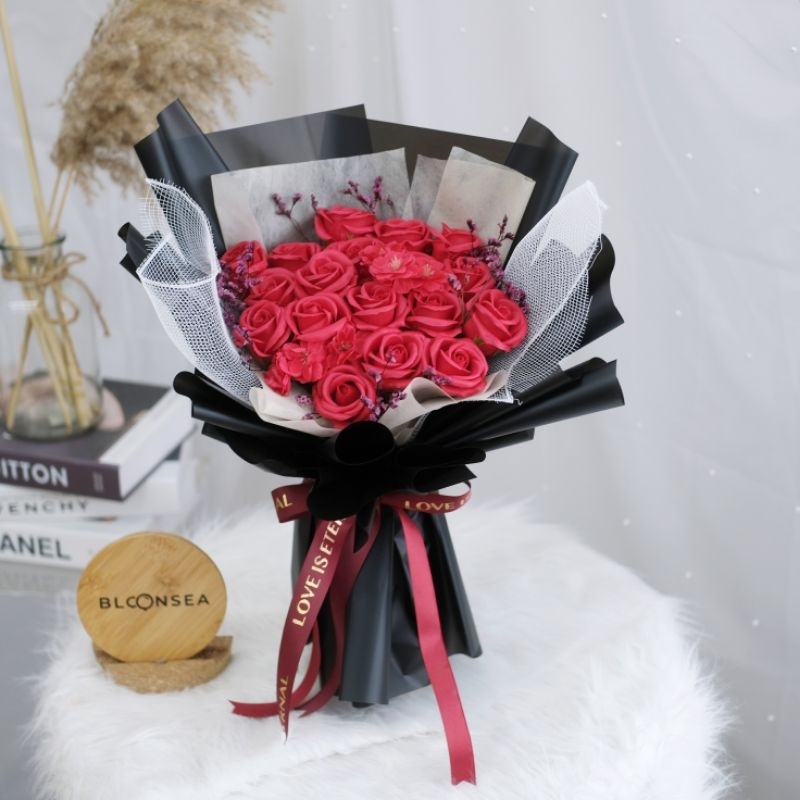 4 layer Soap Flower Bouquet Rose Red Bouquet Bunga Tangan Hadiah Bunga ...