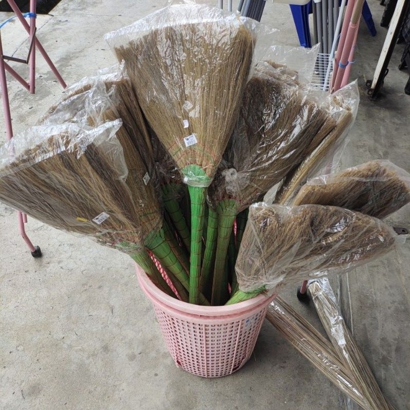 RAYACO broom penyapu jerami / gold paddy broom 🧹🧹🧹 | Shopee Malaysia