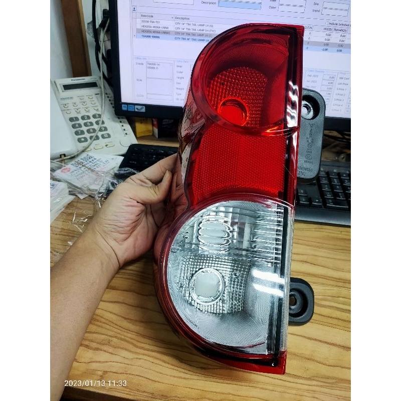 NISSAN VAN NV200 REAR TAIL LAMP / TAIL LIGHT / LAMPU BELAKANG | Shopee ...