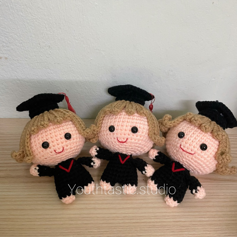 Handmade Crochet Graduation Doll 毕业娃娃/玩偶钩织 | Shopee Malaysia