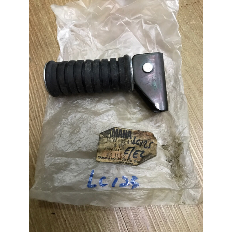 YAMAHA LC125 REAR STEP / FOOTRESTS 10W 27440-00 | Shopee Malaysia