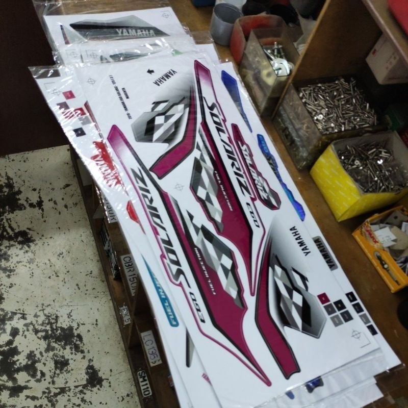 Stiker sticker body stripe Cover Set (2) / Cover Set (3) Yamaha EGO Solariz(tahun 2018) | Shopee ...