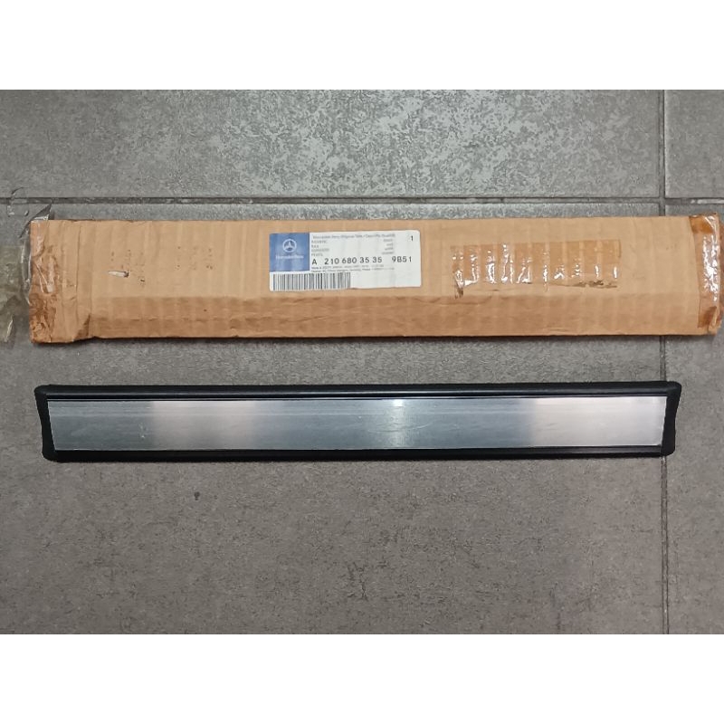 Mercedes Benz Original 2106803535 Rear Outer Door Entrance Step Cover ...