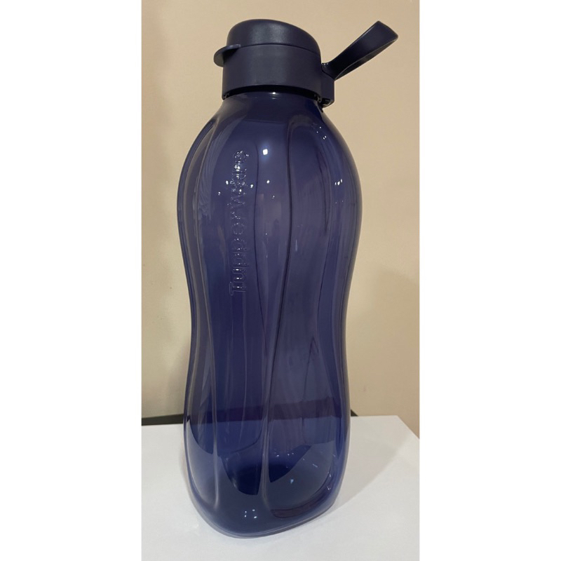 Tupperware Giant Eco Bottle 2L/Botol Air/Water Bottle(1 pc) | Shopee ...
