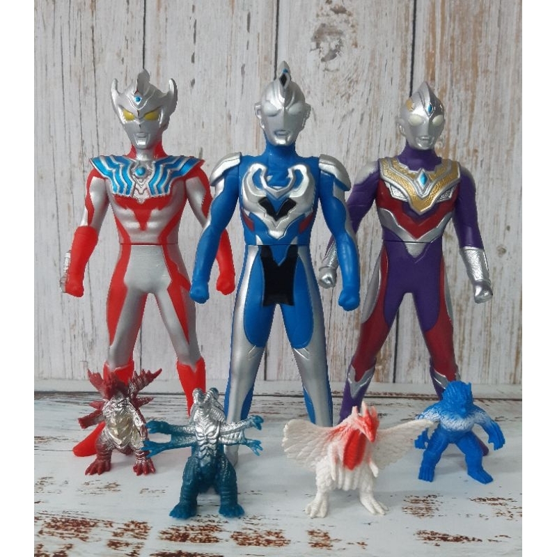 Set Sofubi Ultraman Taiga, Ultraman Zett, Ultraman Trigger 23cm ...