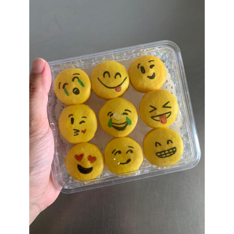 macarons emoji filling coklat nutella and peanut butter (9 pcs ...