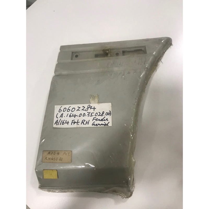 Alfa Romeo 164 front right fender moulding | Shopee Malaysia