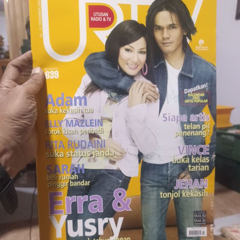 Majalah URTV Cover Erra Fazira Preloved Magazine | Shopee Malaysia