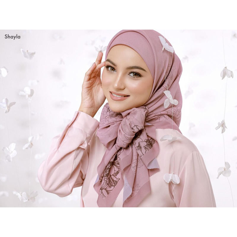 Madeline Signature Fabrics / Madeline Matte Silk Zuhair Square Scartf ...