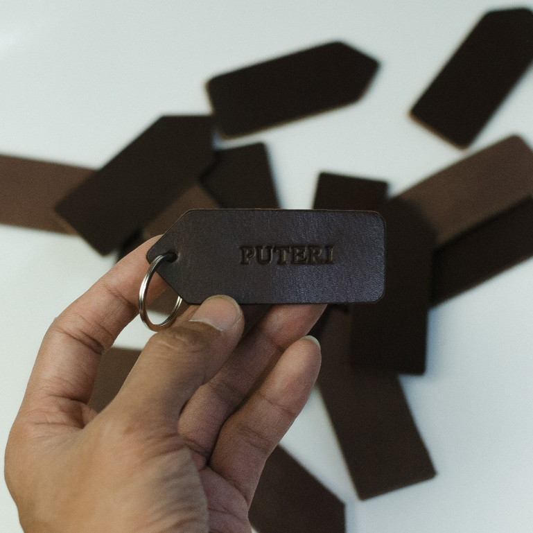 CLEAR STOCK! FREE NAME DEBOSSED Leather Keychain Nametag luggage ...