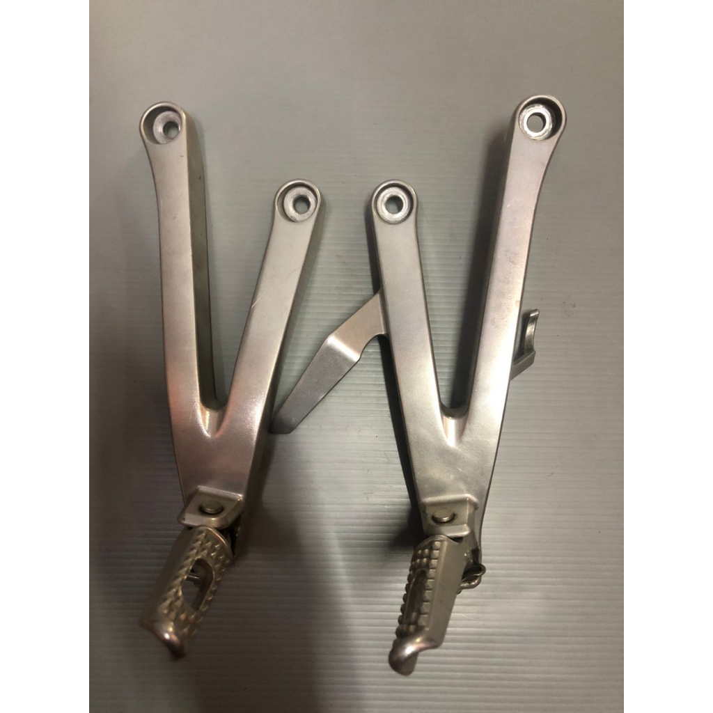 HONDA CBR600RR 2010 - 2023 REAR FOOTREST PILLION STEP (ITEM USED) 1 ...