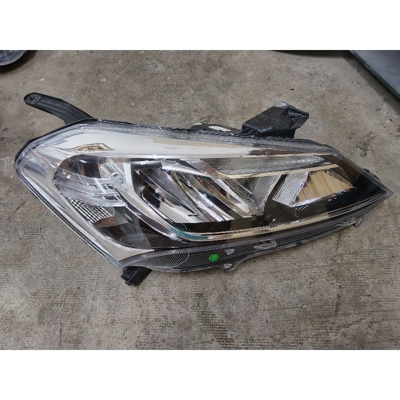Perodua Myvi 2018 headlamp (RH) | Shopee Malaysia