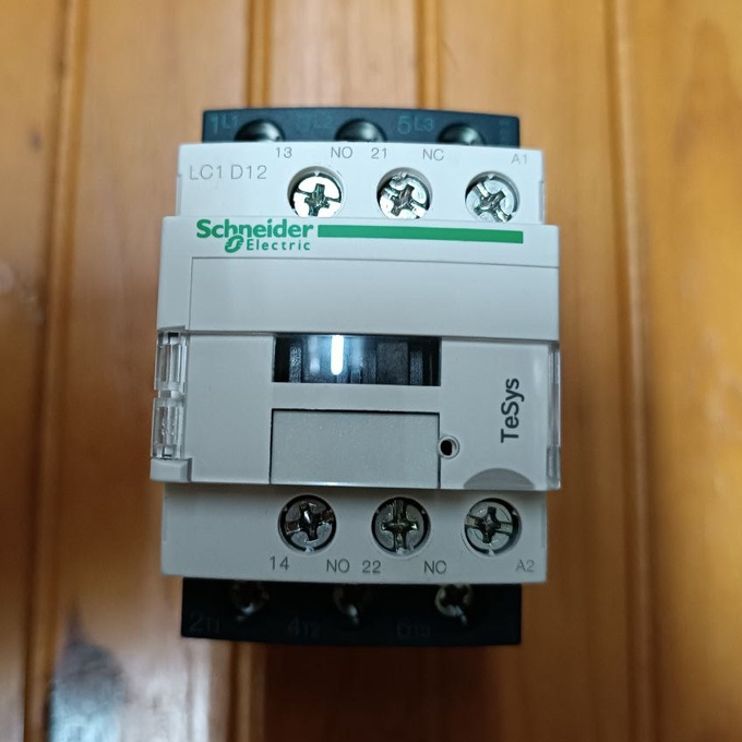 Schneider Non-Reversing Contactor, 220VAC, 12A, 3P, DIN Rail, TeSys ...
