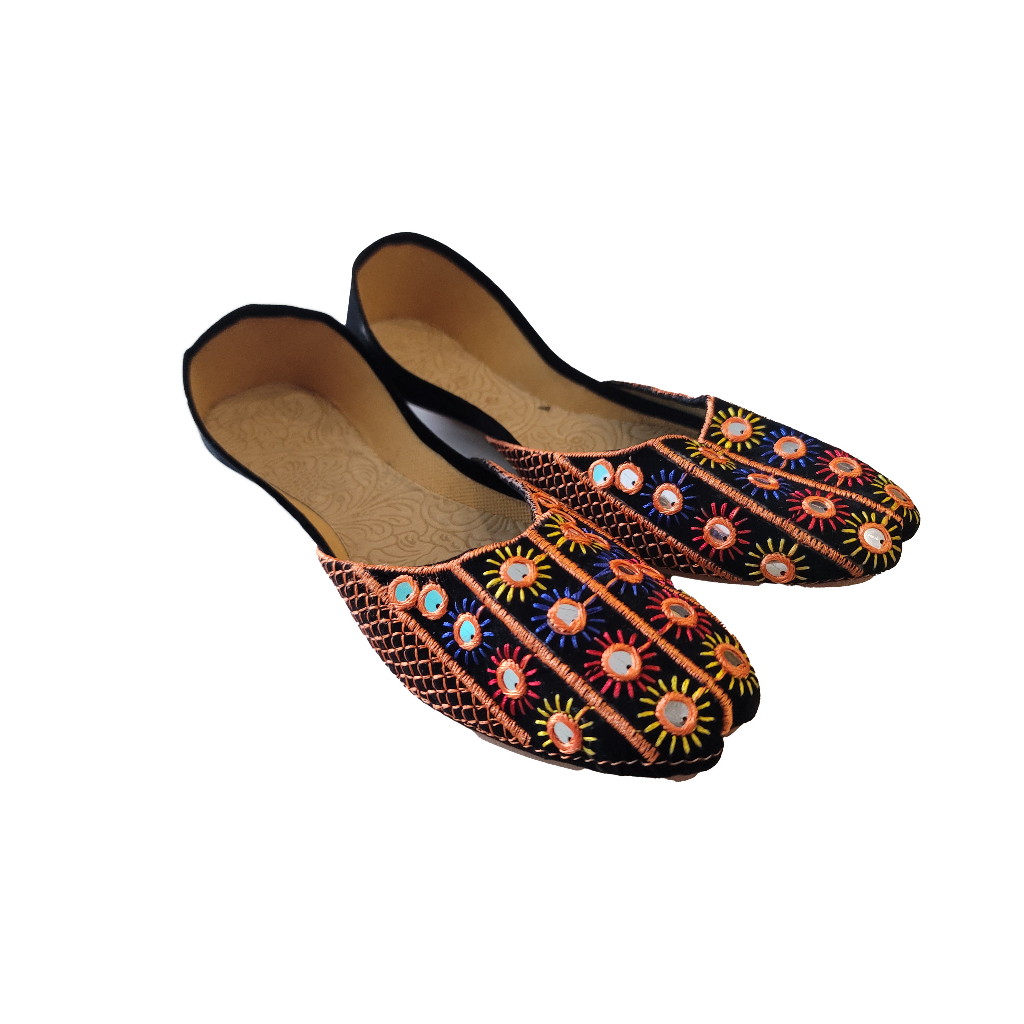 Beautiful ladies PUNJABI JUTI Fits Shoes sandals Hand made Pakistani ...