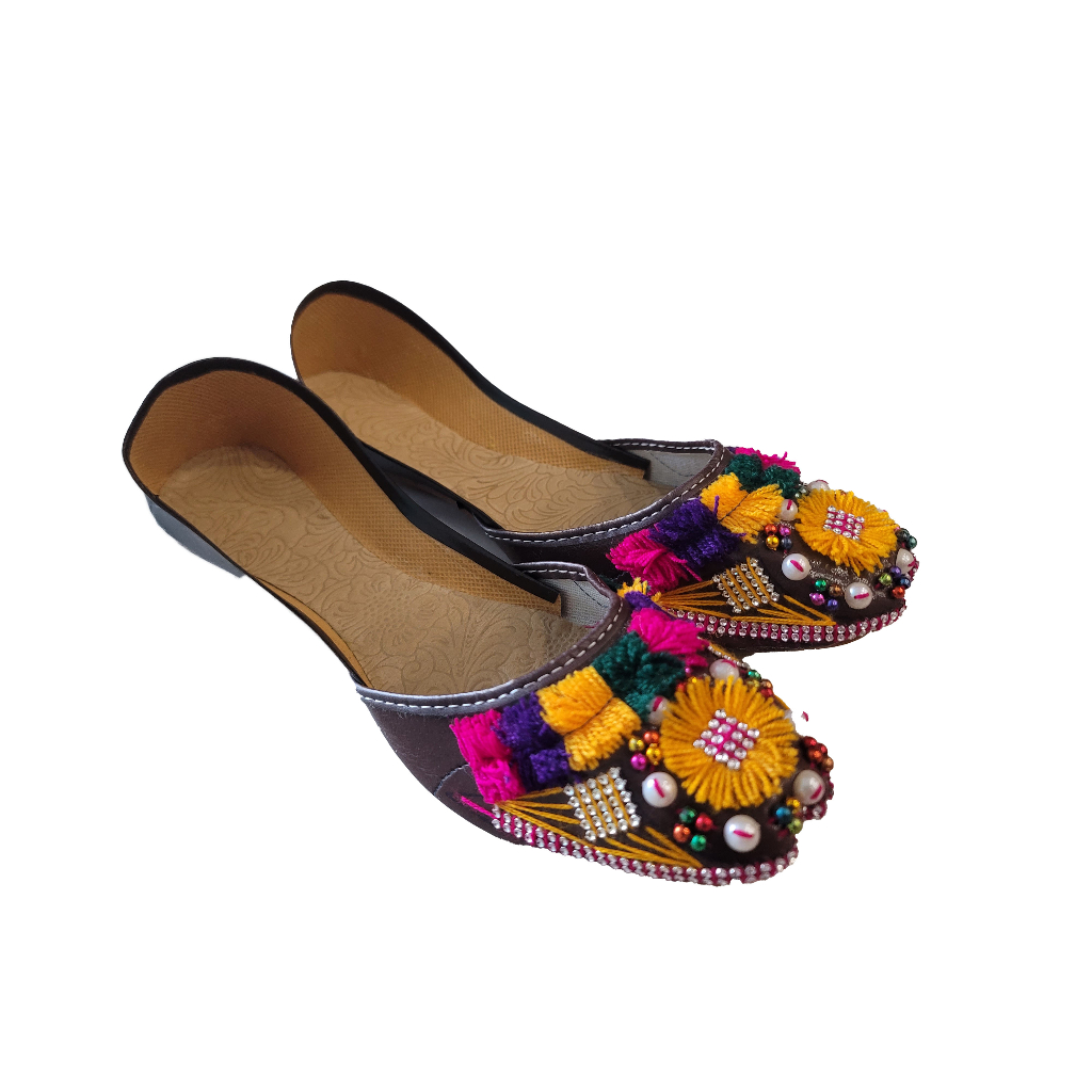 Beautiful ladies PUNJABI JUTI Fits Shoes sandals Hand made Pakistani ...