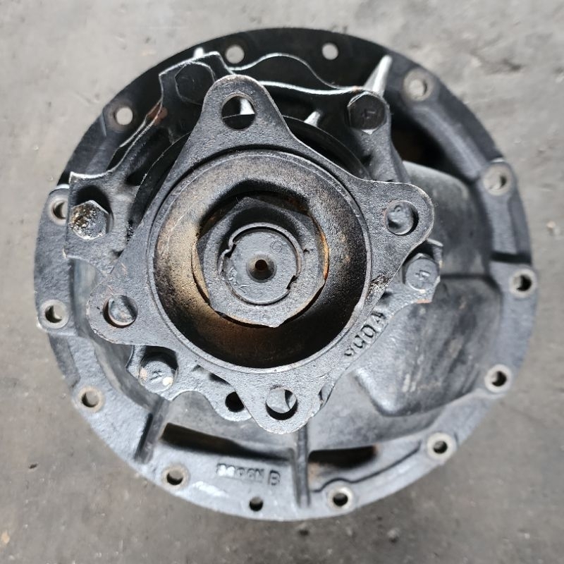 Nissan UD yu41 FD46 gearbox REBUILD rear differential YU41 differential ...