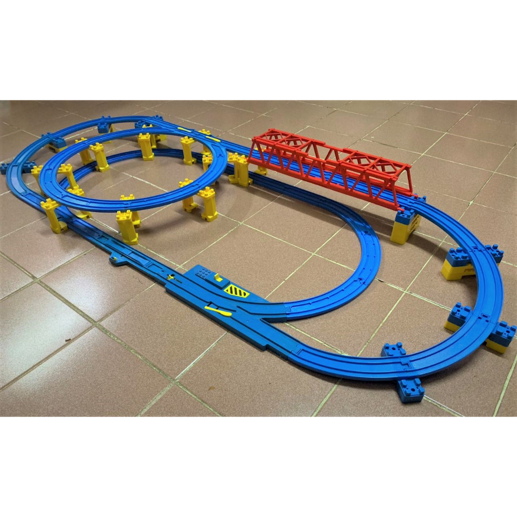 (PRELOVED) TAKARA TOMY PLARAIL AUTOMATIC TRACK LAYOUT WITH TRAIN ...