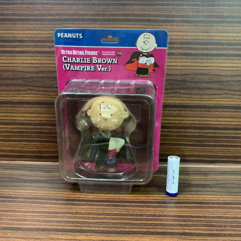 Medicom toy UDF Ultra Detail Figure Peanuts Charlie Brown Vampire ...