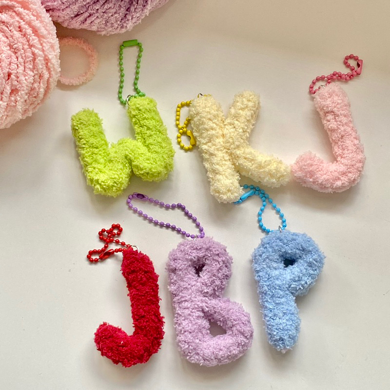 Customise crochet alphabet keychain 客制化字母钥匙扣挂件 | Shopee Malaysia