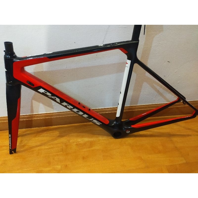 Pardus carbon road bike SIZE 480 frameset used less than 1300km tip top ...