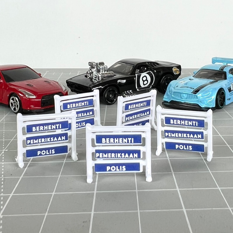 Polis / JPJ Road block 1/64 scaled model , police traffic signboard ...