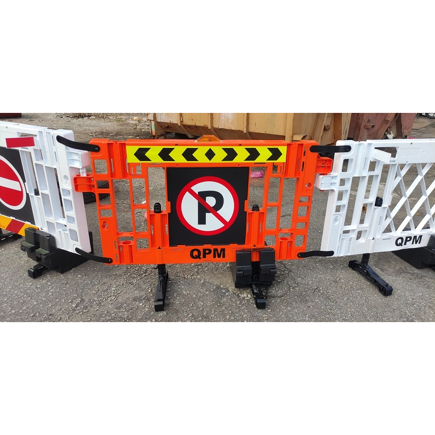 QPM Multi-Functional Barricade - Portable plastic fencing barrier for ...