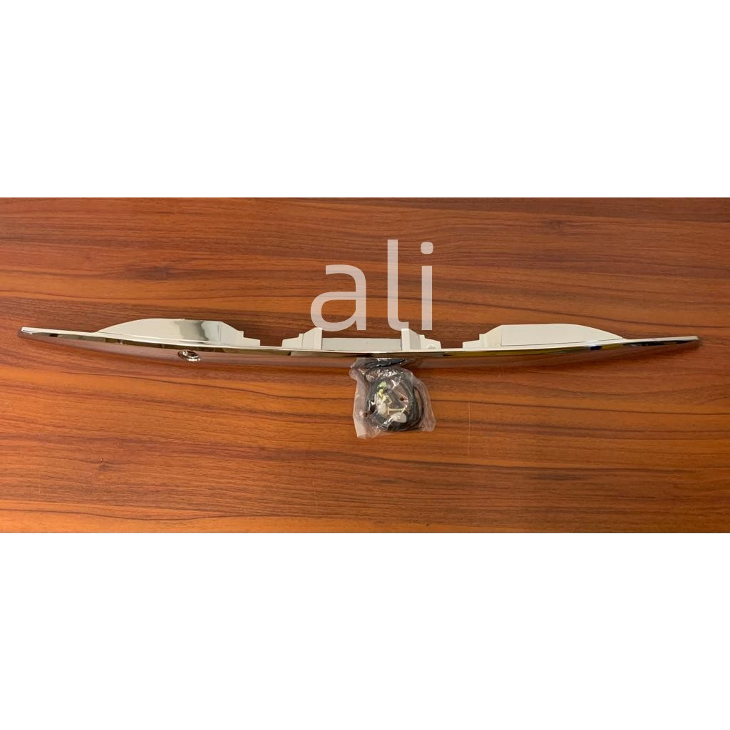 TOYOTA INNOVA 2011 2012 REAR BONNET GARNISH (CHROME) | Shopee Malaysia