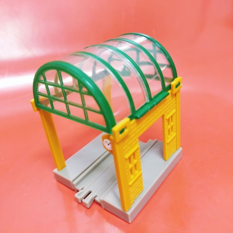Capsule Plarail Flex Track Set with Thomas & Percy Wind Up Twist & Play ...