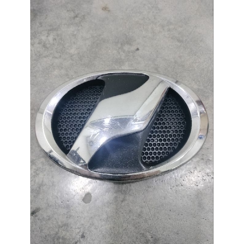 Toyota Vellfire ANH 20 Front Logo/Emblem (Used) | Shopee Malaysia