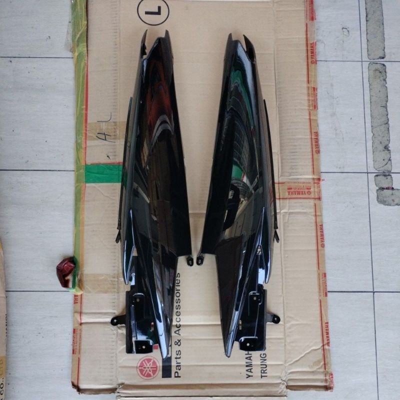 LC135 V2 SIDE COVER ORIGINAL YAMAHA | Shopee Malaysia