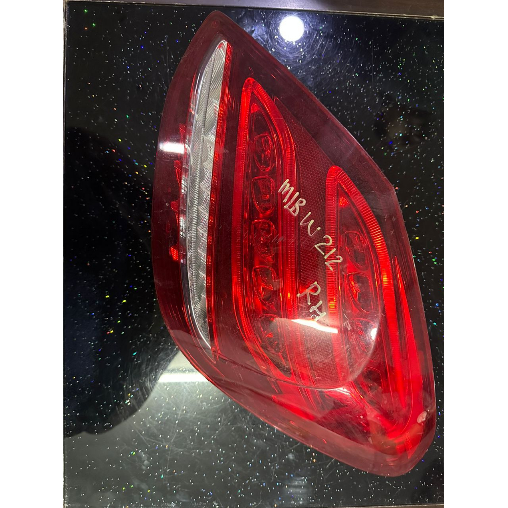 MERCEDES-BENZ W205 TAIL LAMP (RH) | Shopee Malaysia