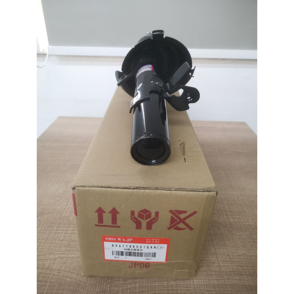 GENUINE SHO WA FORD Focus MK3 2012 SHOCK ABSORBER FRONT AND REAR Sport ...