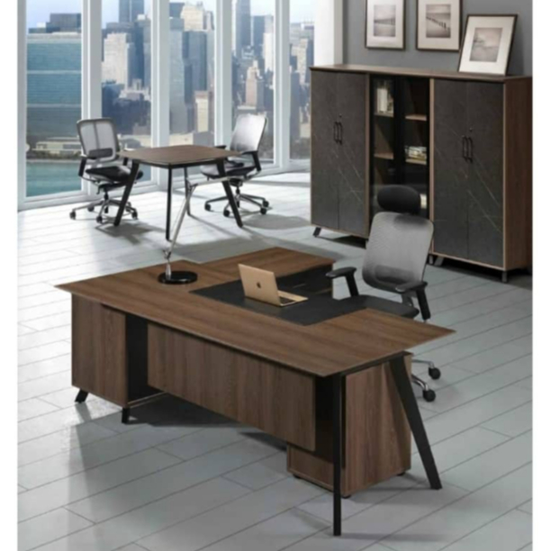 Executive Director Manager Boss CEO Office Desk Table Cluster ...