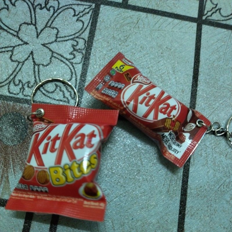 Choose/ PILIH Keychain miniature makanan food snack kit kat milo ...