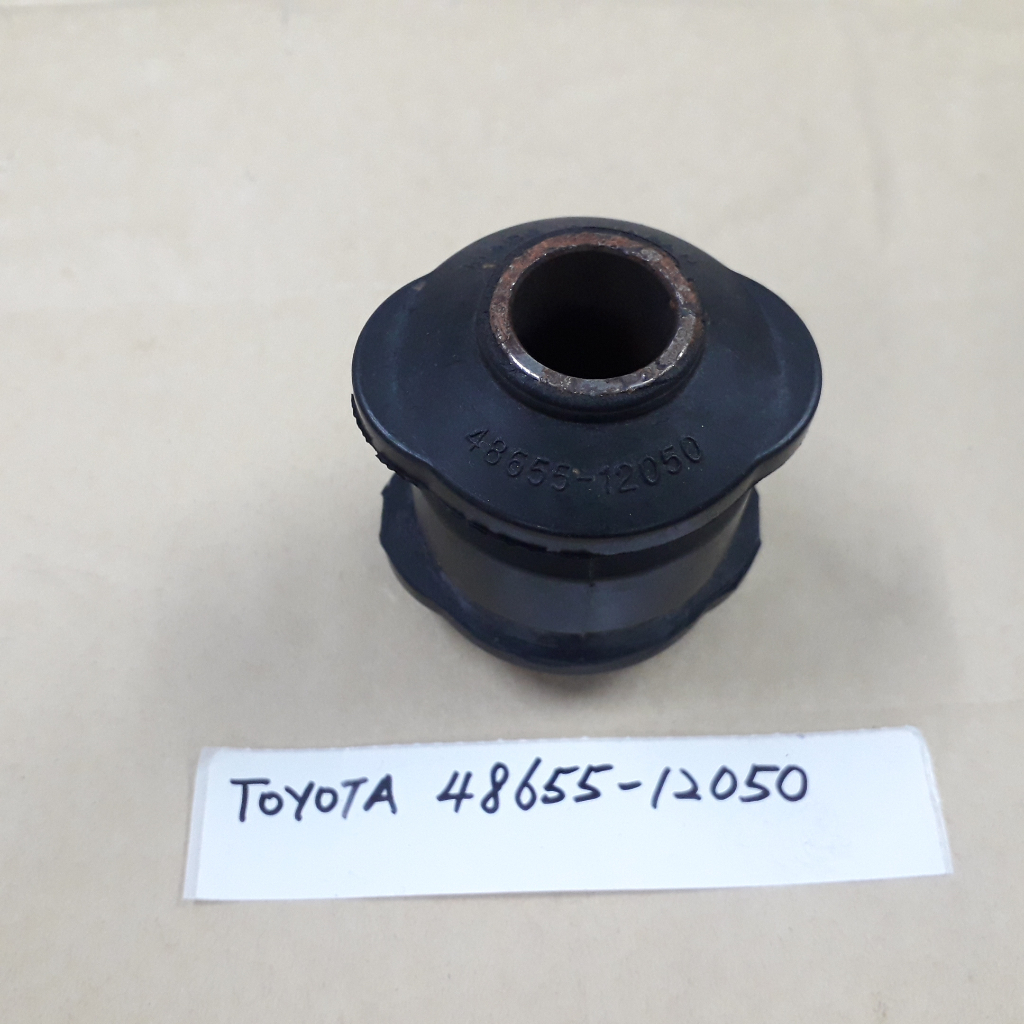 (1PCS TOYOTA 48655-12050) (OLD STOCK) (BIG) FRONT LOWER ARM BUSH FOR ...