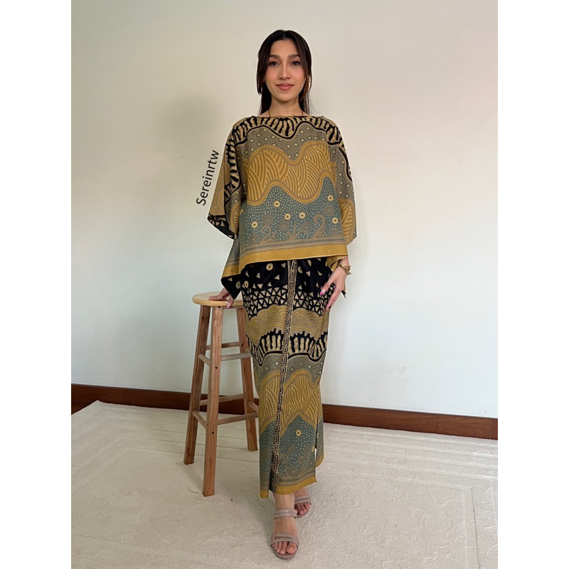 KURUNG NADINE with SELFTIE PAREO / SIDE SLIT + FREE LEGGINGS (WHILE ...