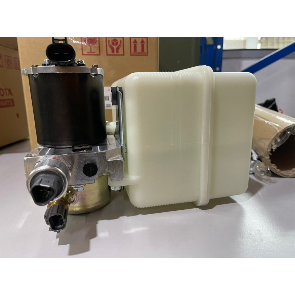 Toyota Original Height Contol Motor Pump Land Cruiser Hdj101/Uzj100 ...