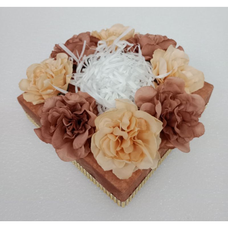 8 inci Dulang Hantaran Siap Gubah Dengan Bunga Peony | Shopee Malaysia