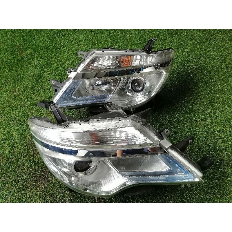 Nissan headlamp Nissan Serena c26 not hid NFL head lamp | Shopee Malaysia