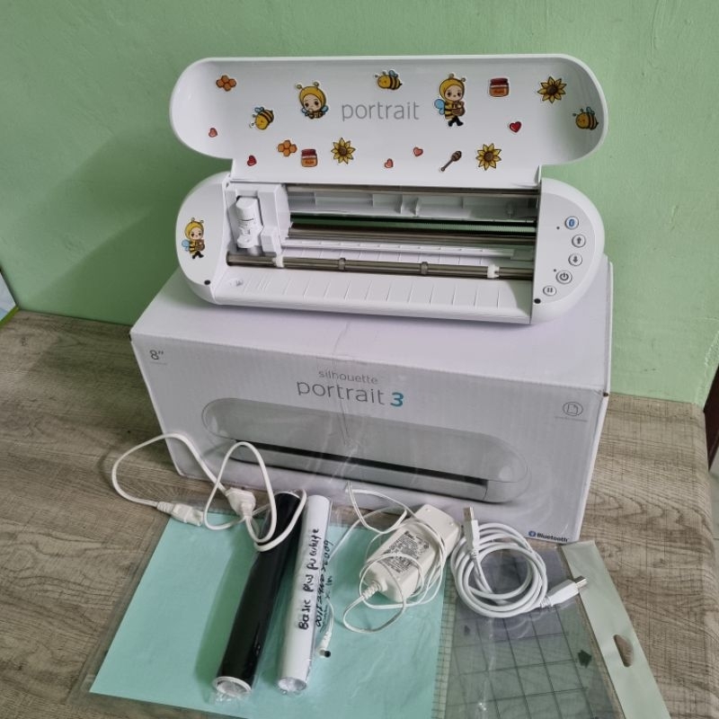 Silhouette Potrait 3 [ used ] | Shopee Malaysia