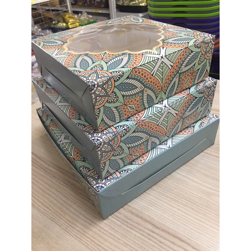 HARI RAYA Talam box window design Batik Kotak kuih talam Kotak Kuih ...