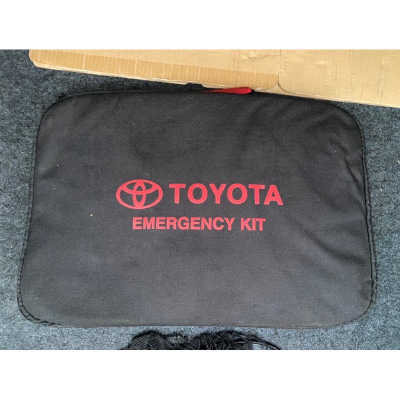 Toyota emergency kit bag ( USED ) old version from Toyota car | Shopee ...