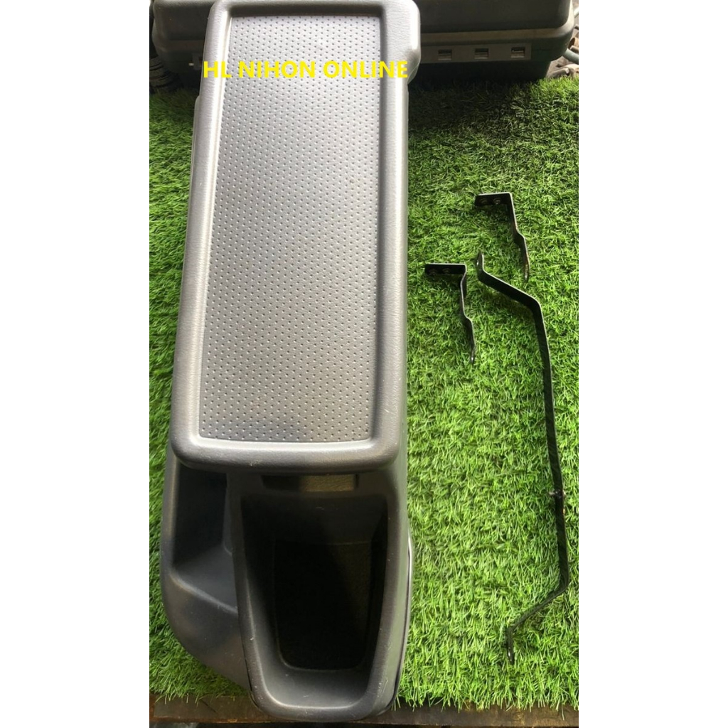 (USED)TOYOTA ESTIMA ACR30 ARMREST CONSOLE BOX | Shopee Malaysia