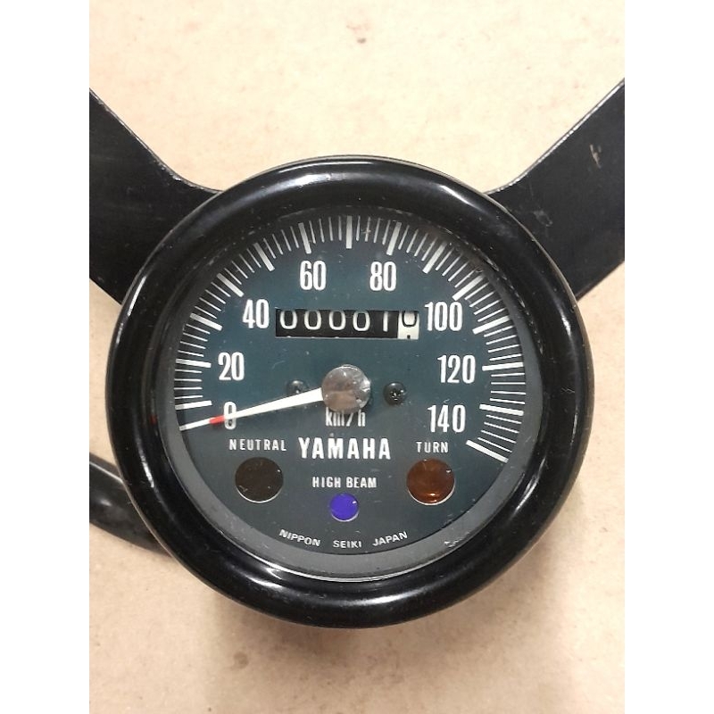 Yamaha YB100 Speedometer complete with bracket original Yamaha nos 506 ...