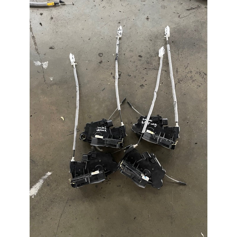 bmw E46 facelift Door lock actuator | Shopee Malaysia