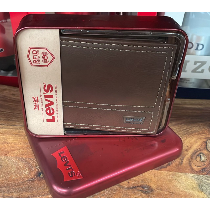 Levi’s Bifold Wallet in Metal Box | Shopee Malaysia