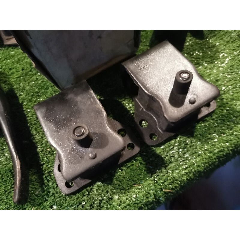 Datsun 620 parts, mounting engine, rear spring bumper, tailgate handle ...